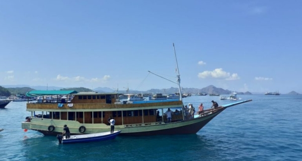 full day tour kalong (Kelor – Menjerite – Rinca – Kalong)